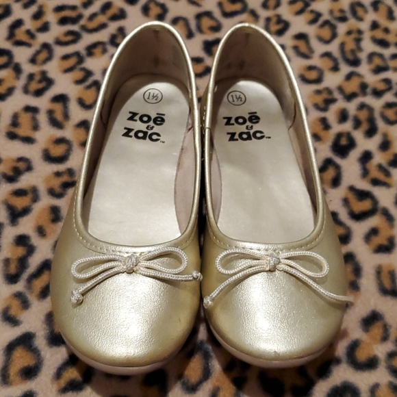 Zoe & Zac | Shoes | Gold Flats | Poshmark